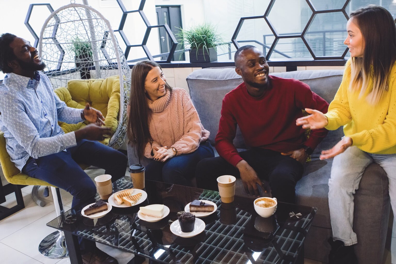 15 Signs Someone is a Backstabber - The Kanso